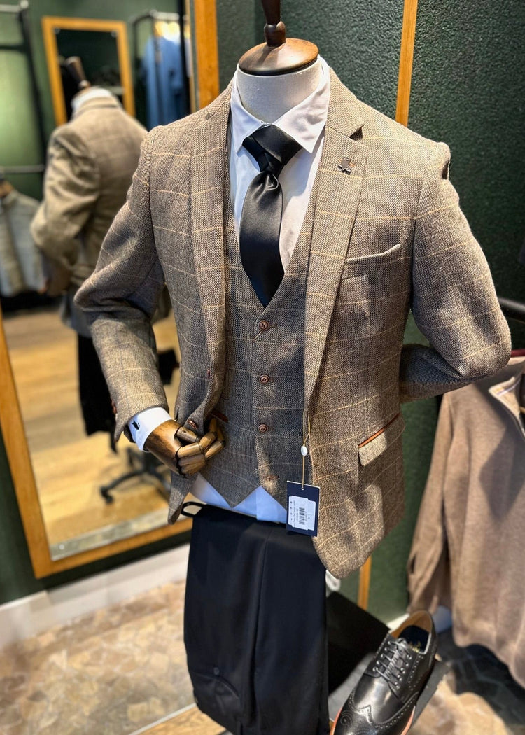 Derby Festival 2024 – Epsom Downs Racecourse – Suave Owl Menswear